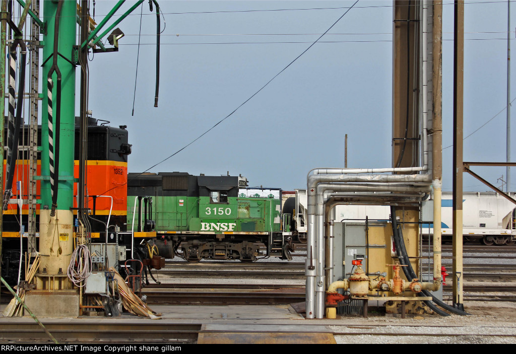 BNSF 3150 Sits still in the Old Bn yard!!